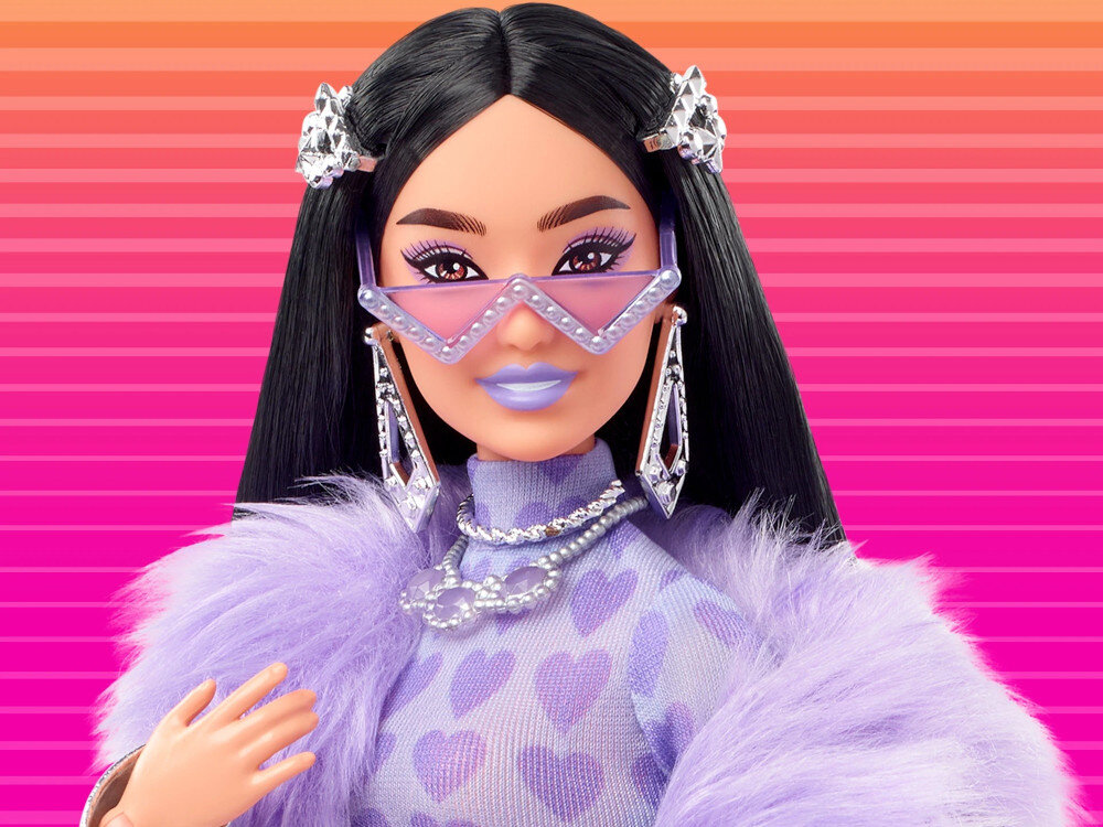 Lalka Barbie Extra Srebrzysty strój i różowe boa Czarne włosy HHN07 ...